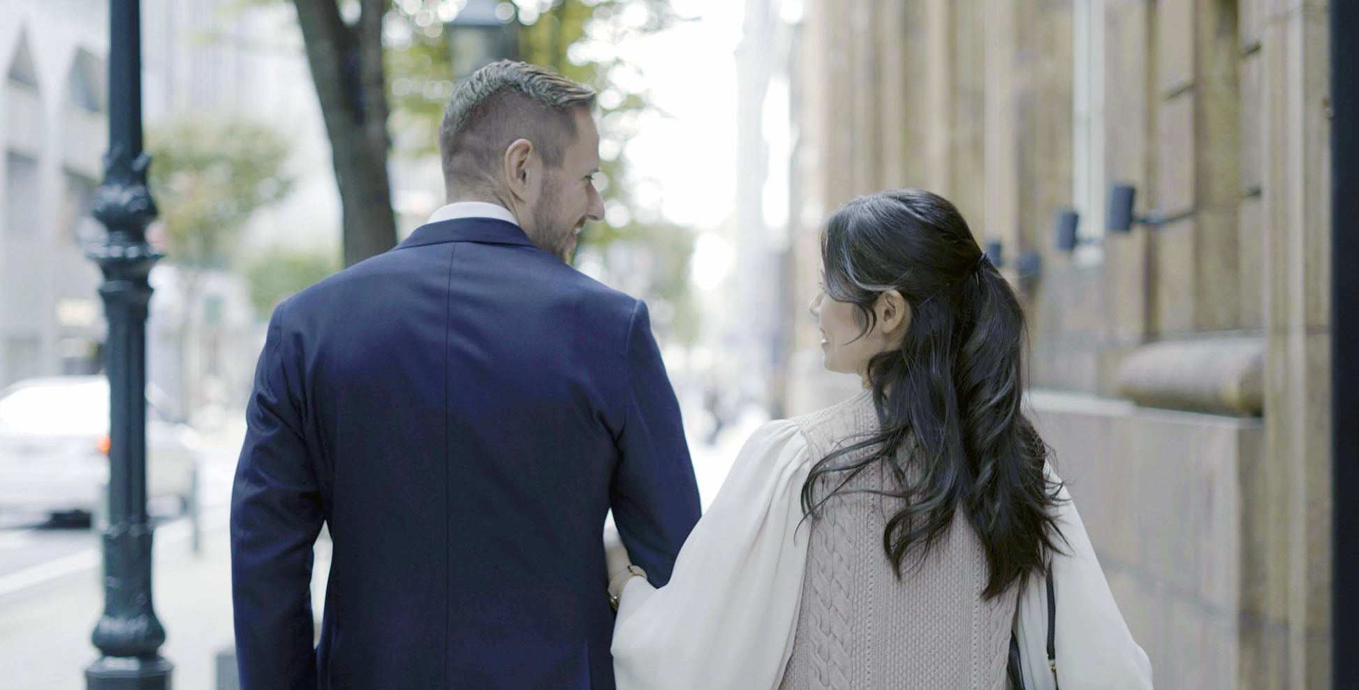 素材が素材が語る誠実さ。神戸で出会う信頼のオーダースーツ – NIKKE 1896