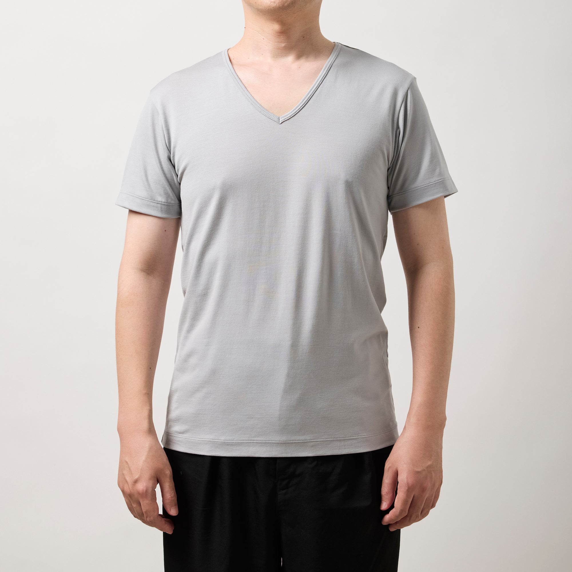 VネックインナーTシャツ ウォッシャブルウール(15.5μ) – NIKKE 1896